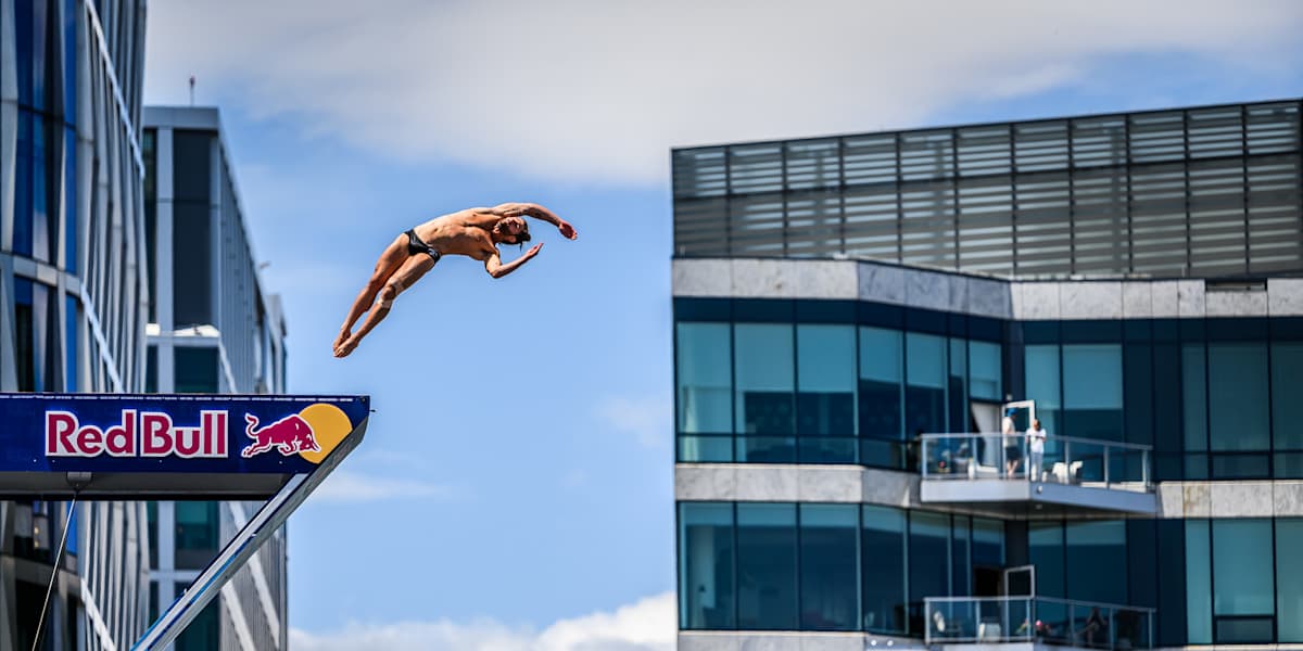 Livestream: Red Bull Cliff Diving Boston 2025