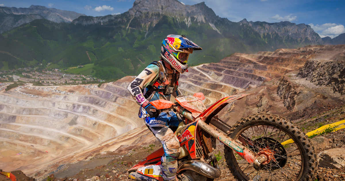 Moto Rider vs Enduro Race: Carson Brown 2025