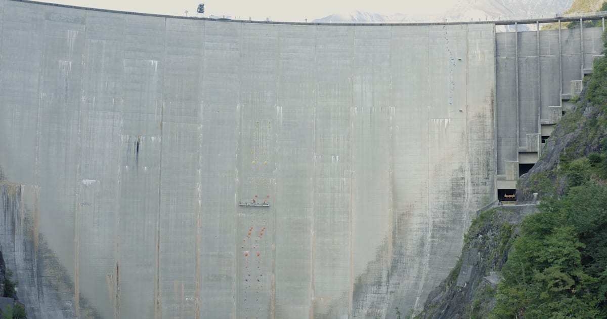 Red Bull Dual Ascent: Climbing contest – video