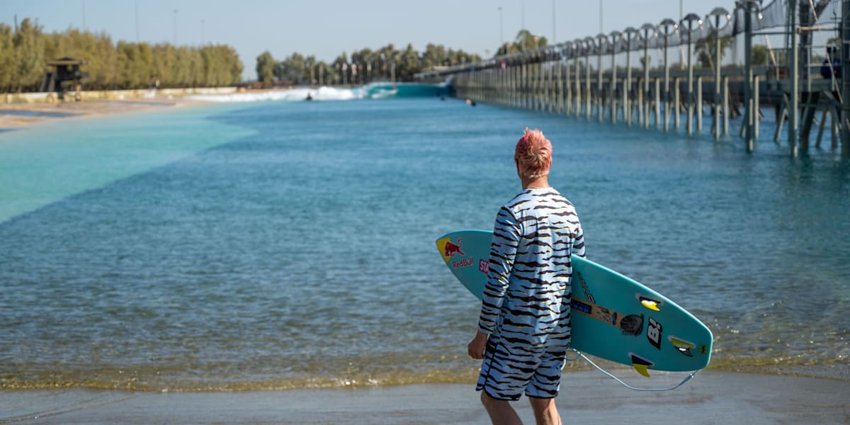 In Plain Sight S2 E2: The wave pools promised – surfing