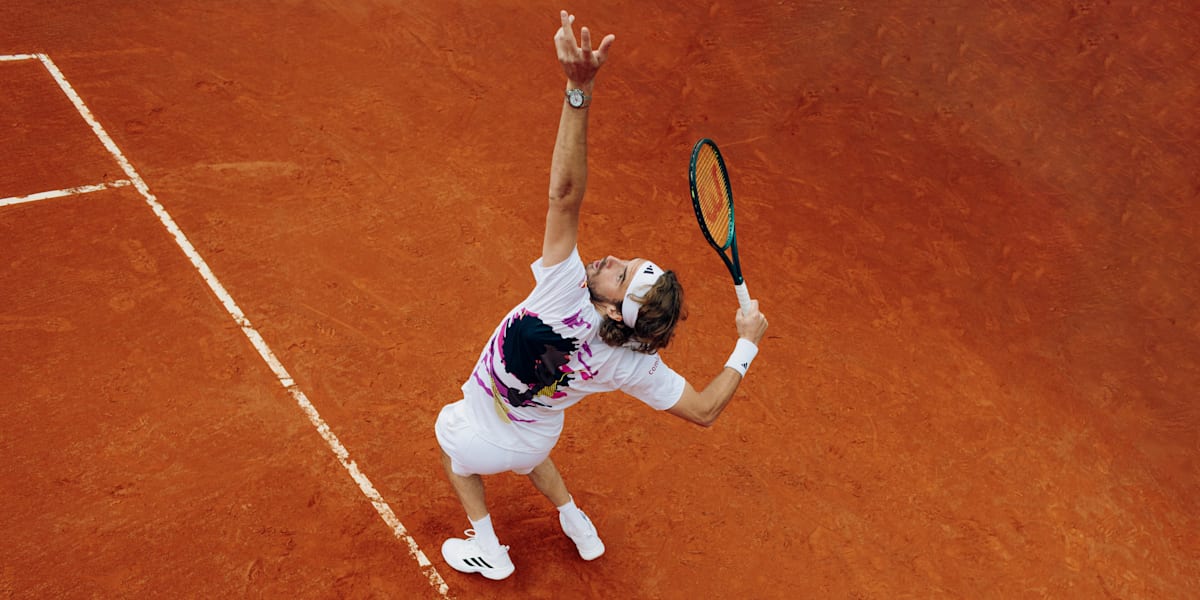 Watch Stefanos Tsitsipas incredible serve accuracy
