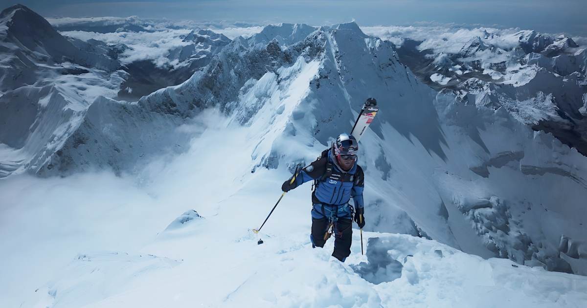 Epic video footage: Andrzej Bargiel skis down Mt Everest