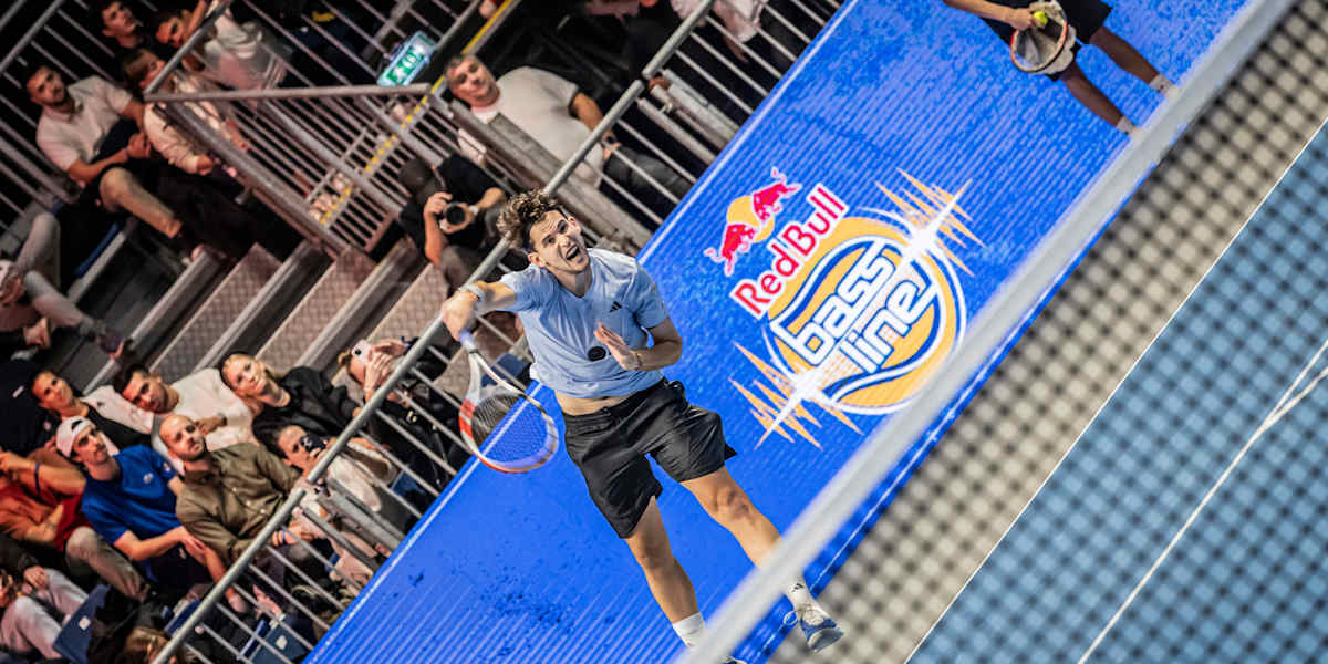 Dominic Thiem schläft bei Red Bull BassLine 2025 in Wien auf