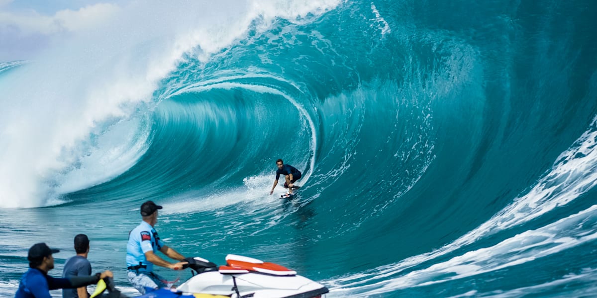 Surf à Teahupo’o sur le premier gros swell de la saison