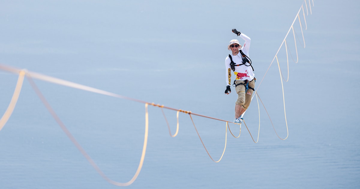 Messina Strait: Dramatic slackline world record attempt