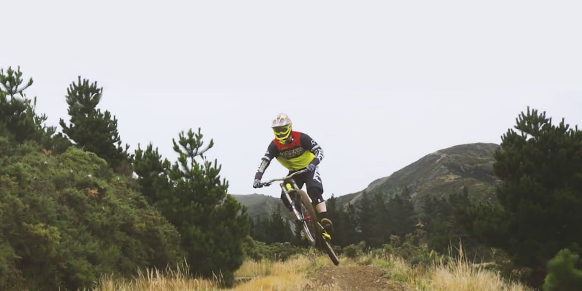 Downtime: Preparação com piloto de MTB Cam Cole