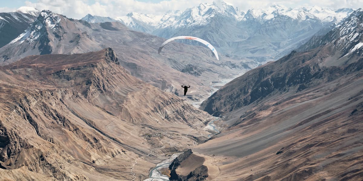 Paragliding in the Himalayas: 15 breathtaking photos