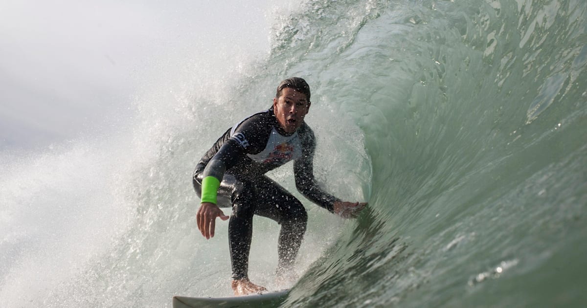 8 pro surfers con los que aprender a surfear