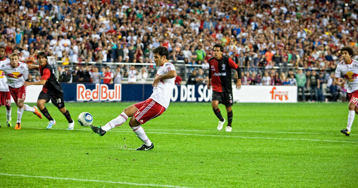 How soccer penalty kicks and shootouts work