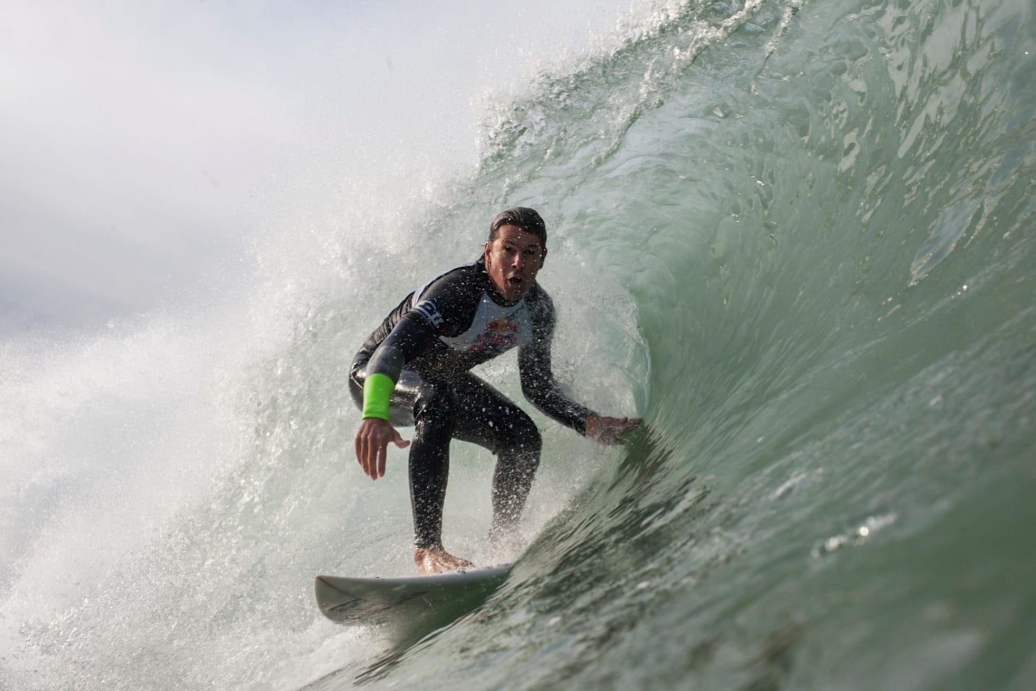 8 pro surfers con los que aprender a surfear
