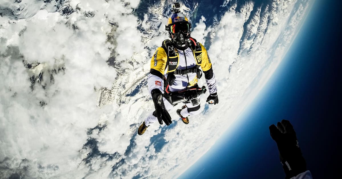 astronauts skydive