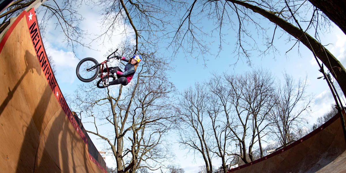 Guide: Lara Lessmann erklärt die wichtigsten BMX-Tricks