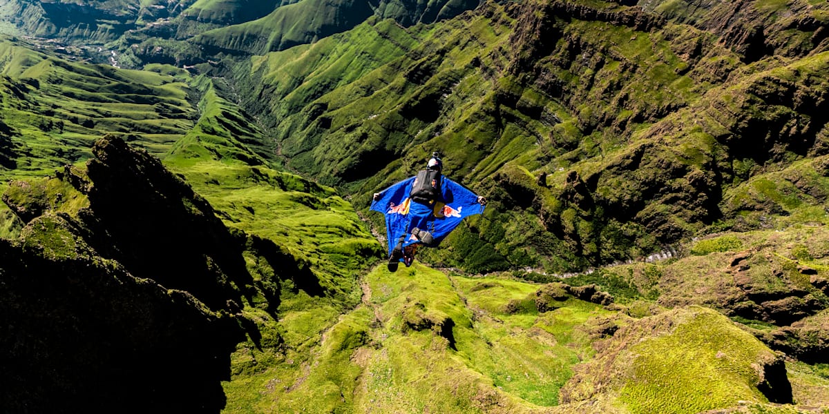 Red Bull 360° Experience: Miles Daisher bridge jump VR