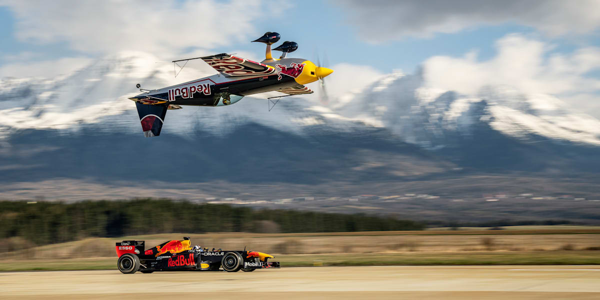 From Castle to Castle: Red Bull Racing show run Prague