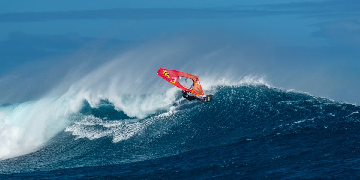 Jason Polakow: El australiano hace windsurf en Fiji