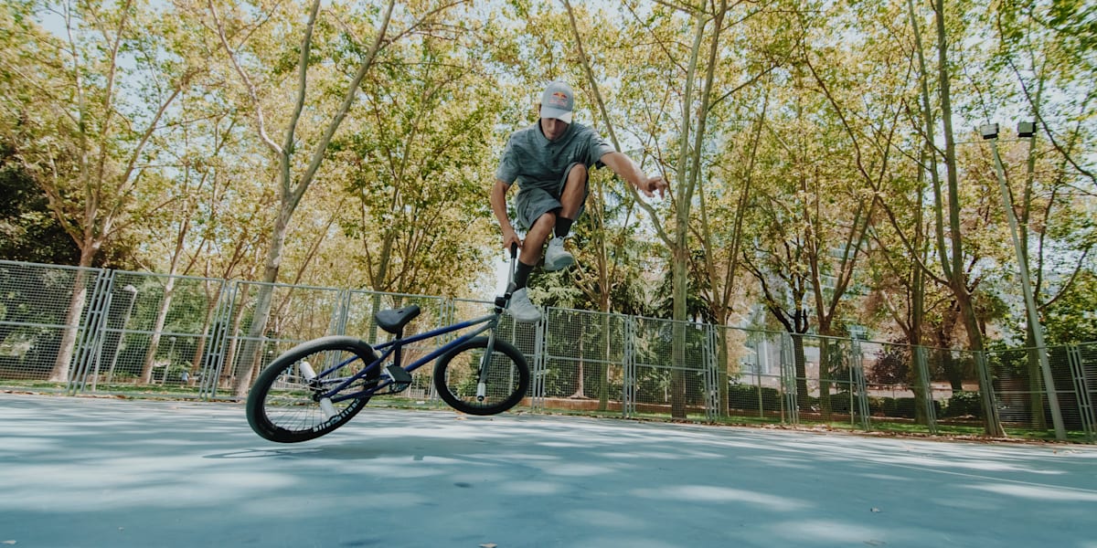 Viki Gómez: nueva temporada, nueva bici, nuevo truco