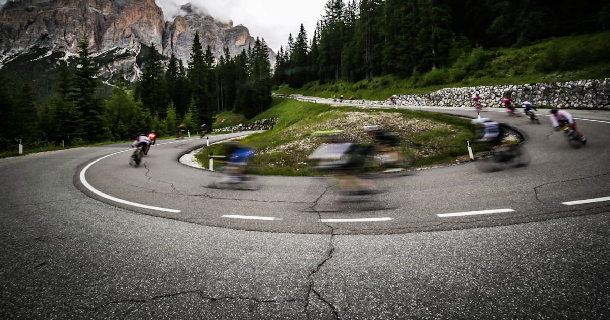 Road cycling tips: Guide to how to descend like a pro