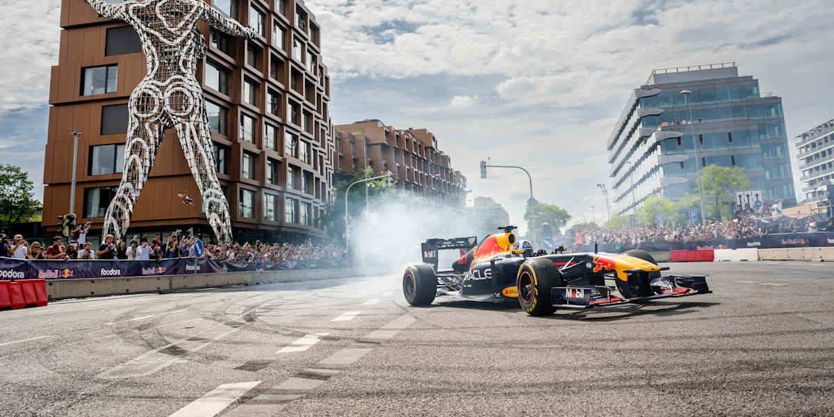 FOTOGALERIE: Red Bull Showrun v Praze