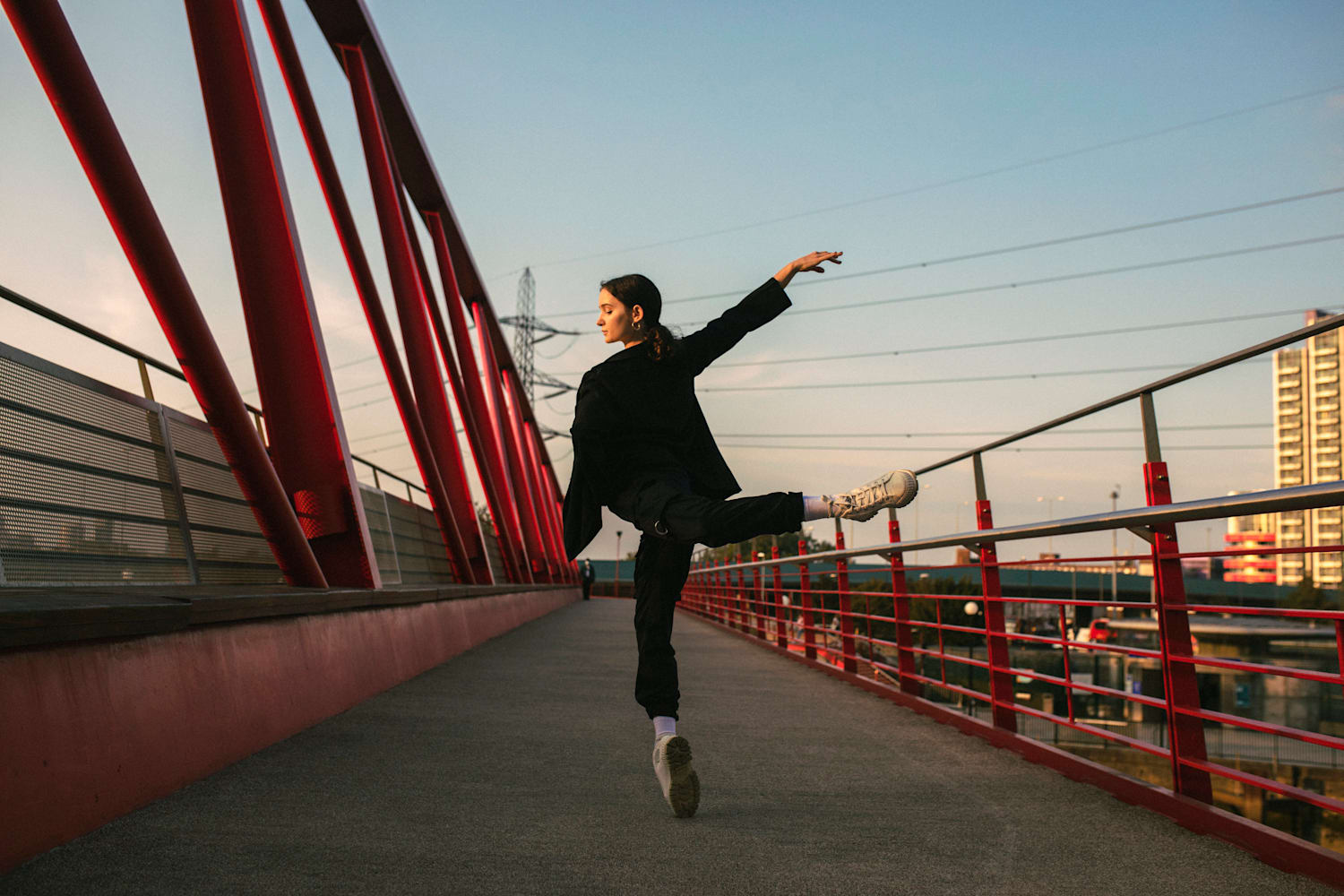 Distdancing pairs out-of-work dancers to new audiences