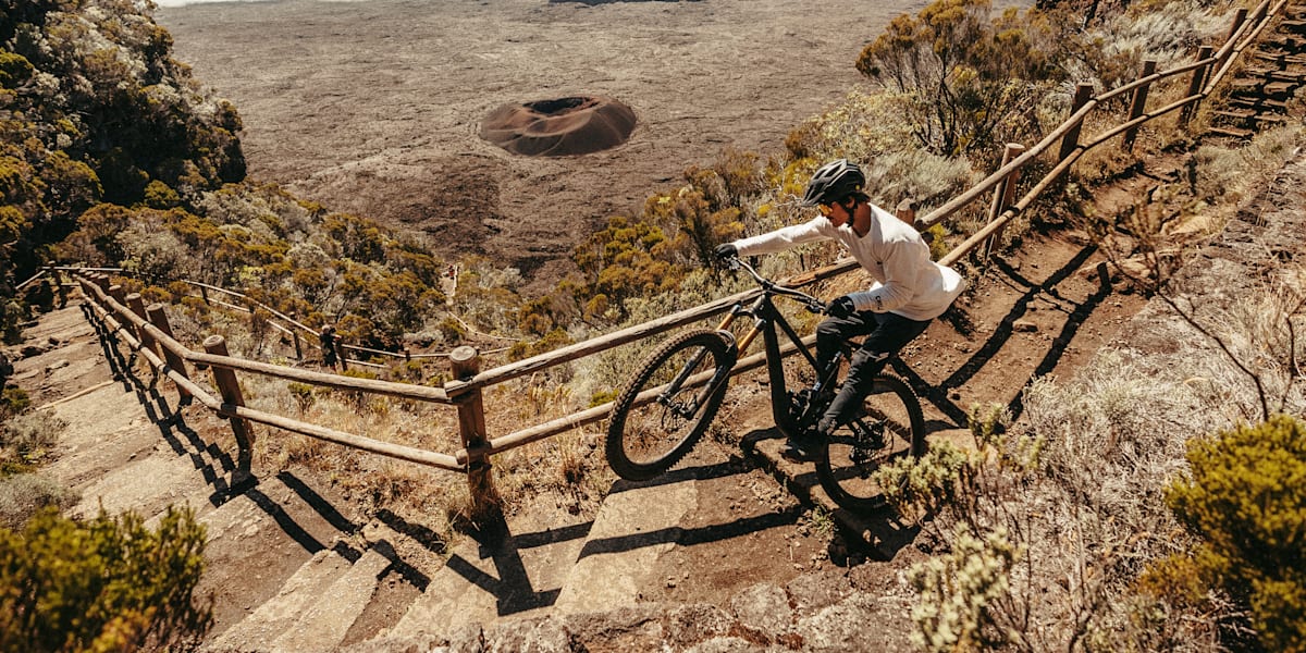 Gaëtan Vigé enflamme l’île de La Réunion en VTT ! Vidéo