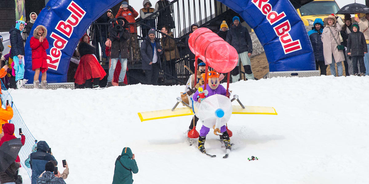 Лучшие моменты Red Bull Jump&Freeze 2021 в Санкт-Петербурге