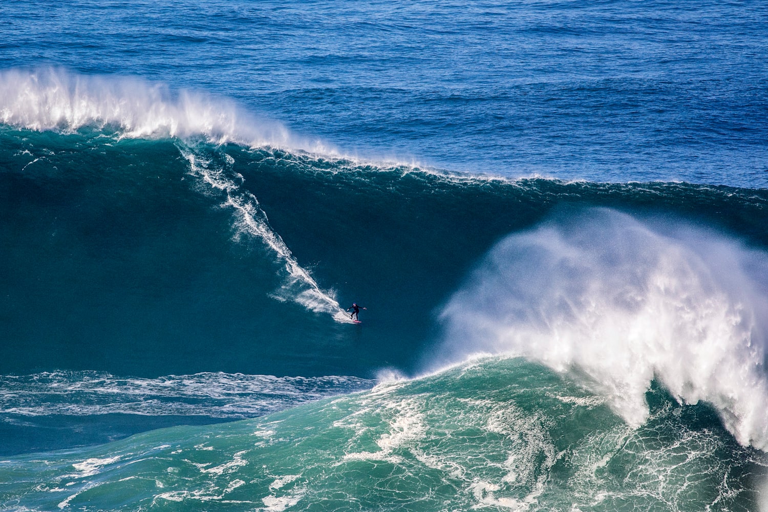 Surf Sessions S1 E9: Hurricane Epsilon swell in Nazare