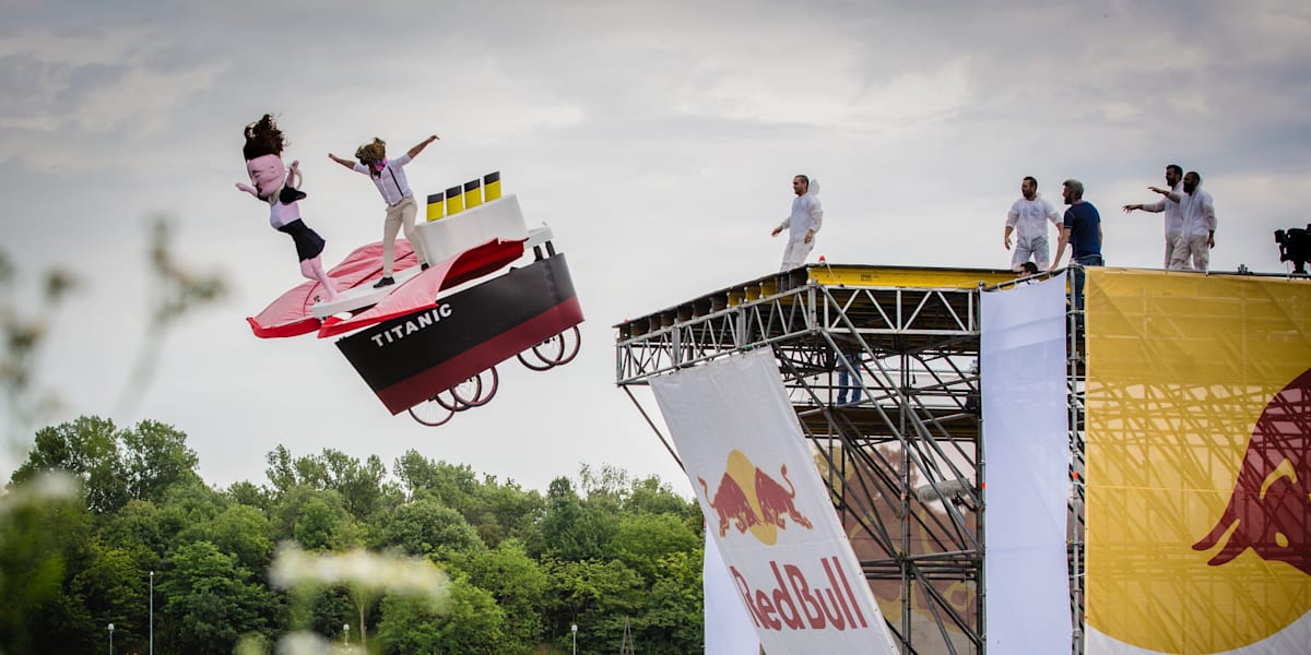 Red Bull Flugtag: Verrückteste Flugzeuge & Designs