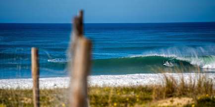 Best surfers in the world surfing in France