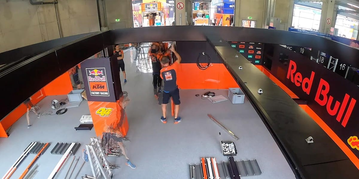 So wächst KTM: der Aufbau der Box im Zeitraffer