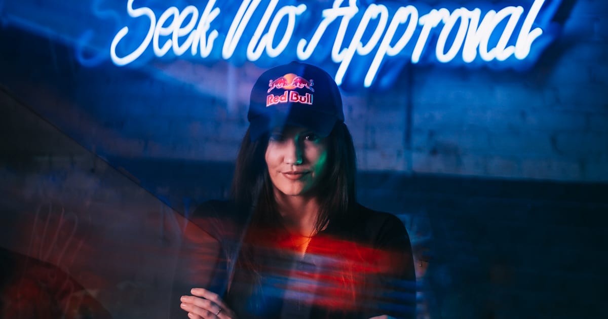 Kelsie Kaypea Pelling on Twitch stream, LoL – interview