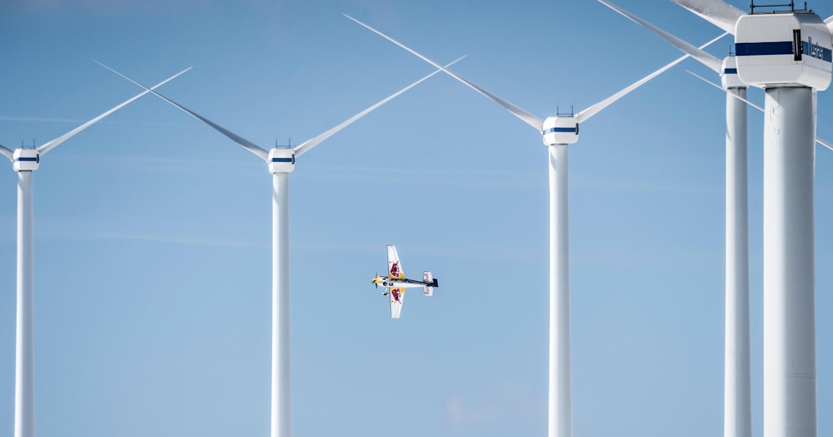 Red Bull Air Race champion slaloms through a wind farm