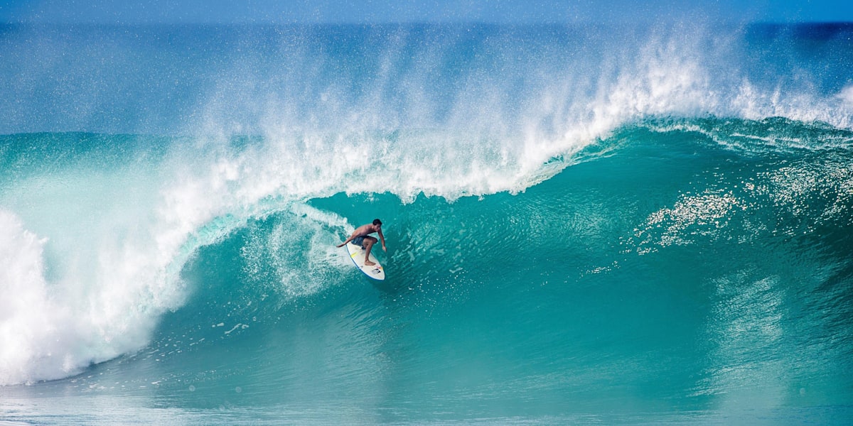 Evan Geiselman rescued from huge Pipeline wipeout