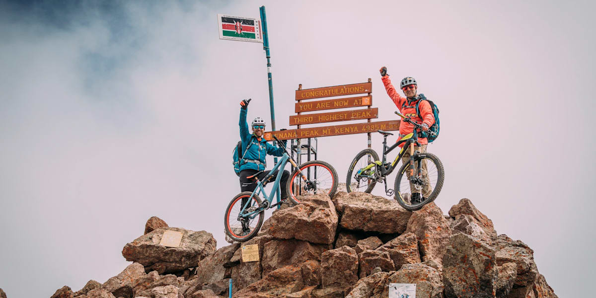 Duas gerações do bike trial vão ao topo da África