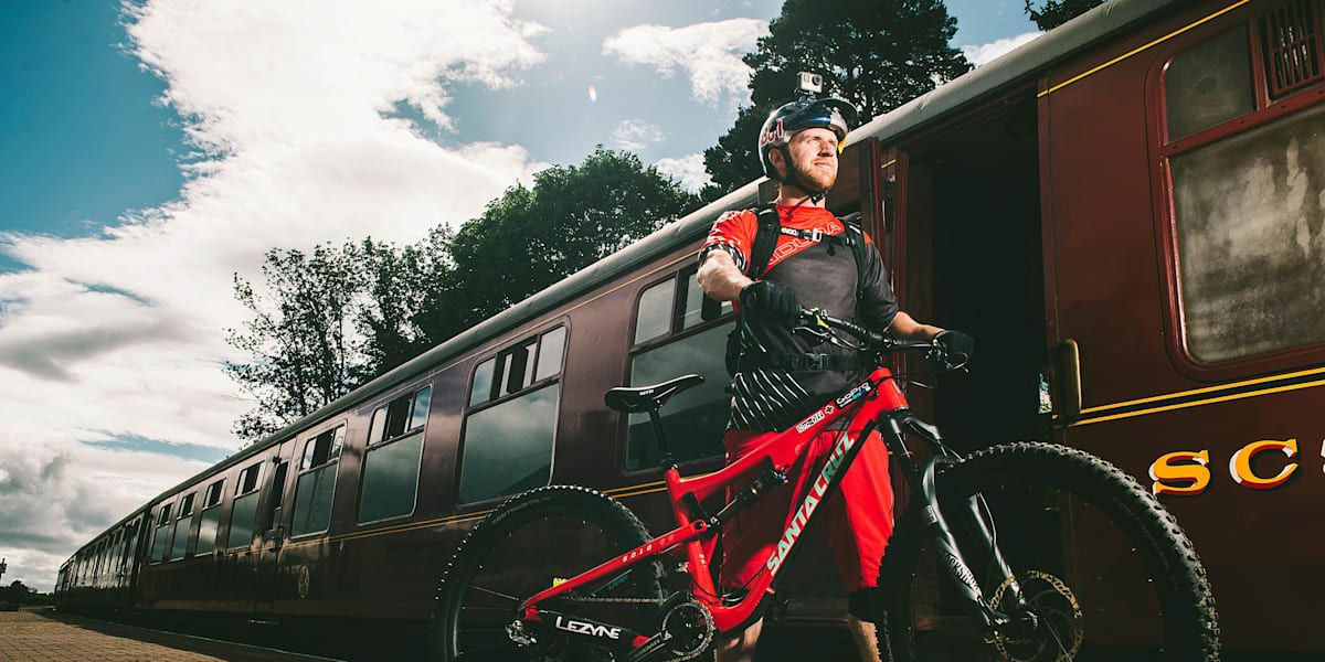 Danny MacAskill : Son vélo Santa Cruz 5010 CC en vidéo