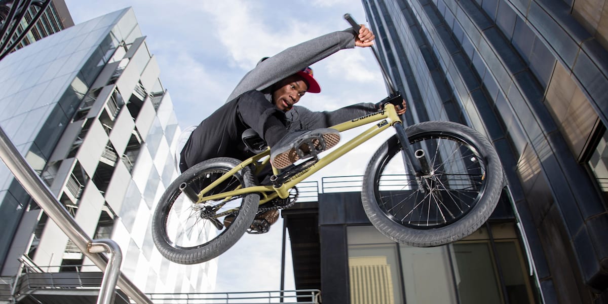 Courage Adams : BMX en ligne continue à Madrid ! Vidéo