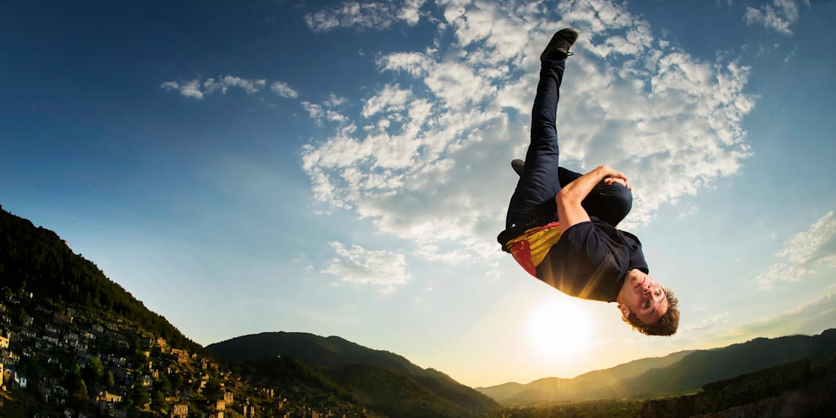 Cool video of freerunners who take over Karaköy, Turkey