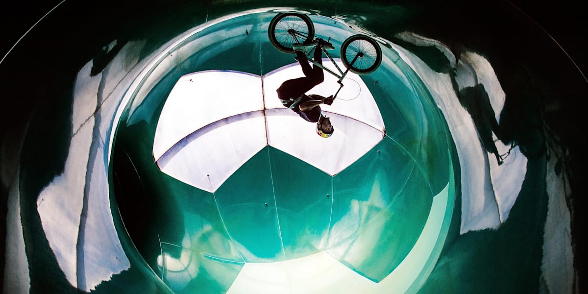 Kriss Kyle: Incredible BMX stunts across Dubai – video