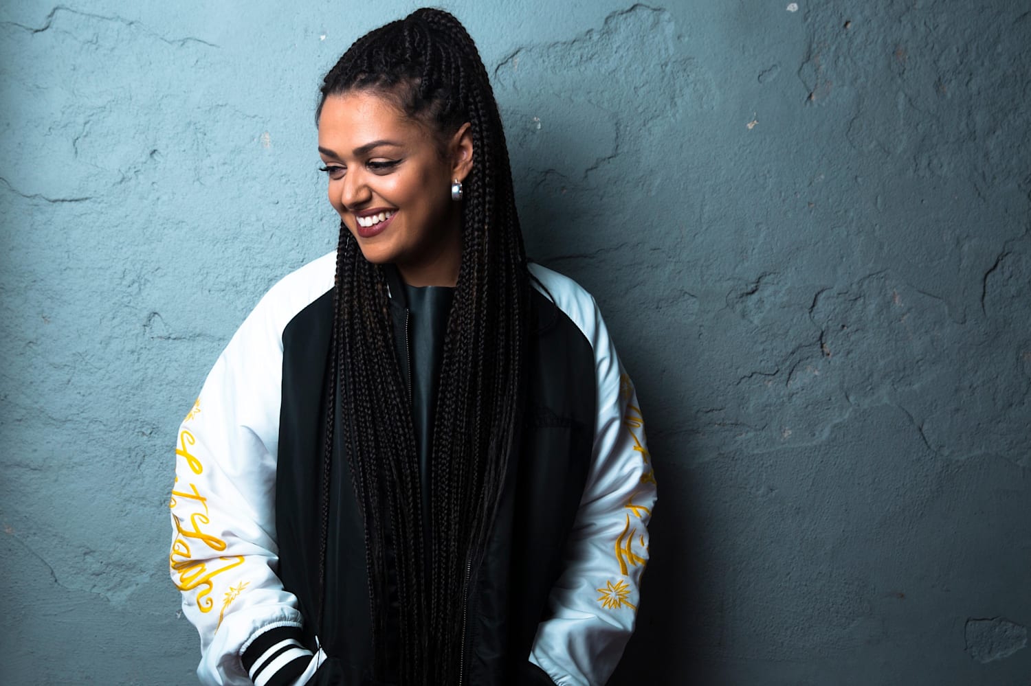 Farida presenta Next To Nothing vídeo