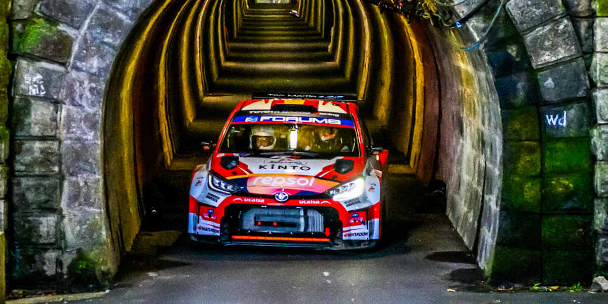 Cachón commands WRC2 field in Japan