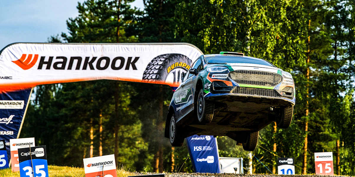Kelly claims Junior WRC lead after dramatic Saturday in Finland