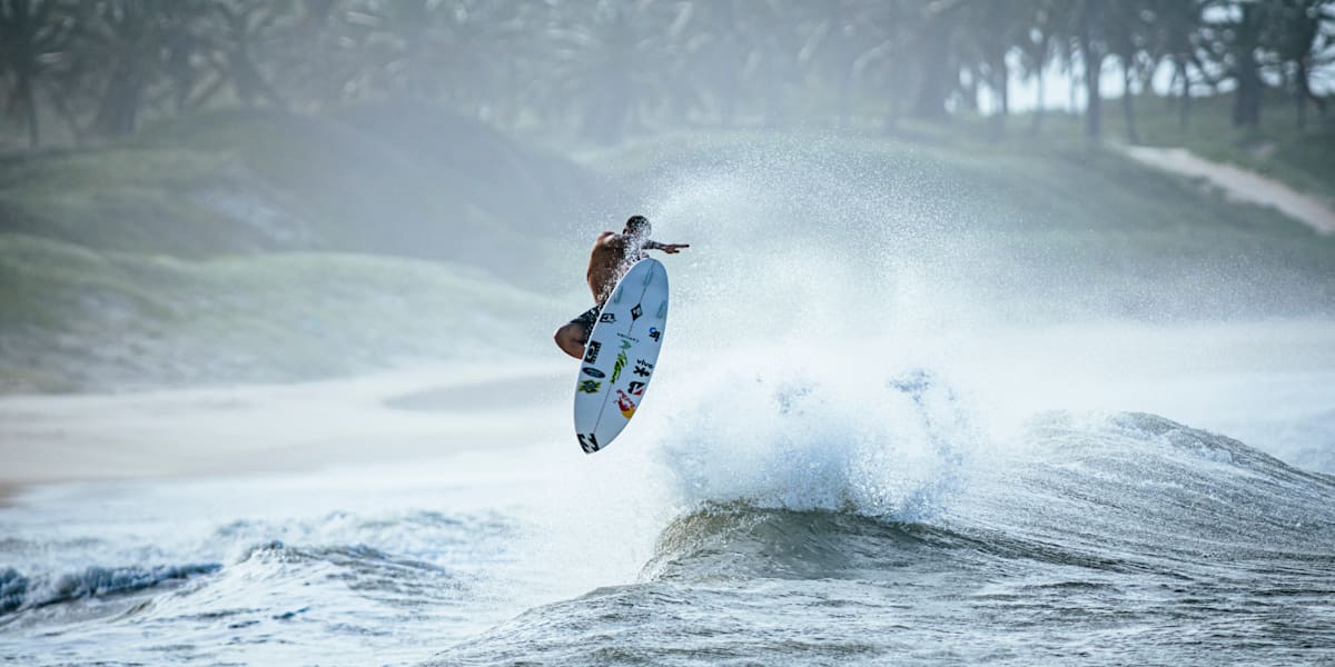 How to aerial on a surfboard