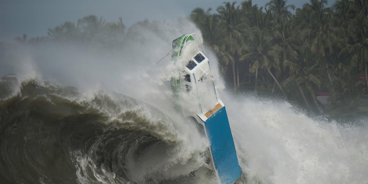 Surfing Sessions Nias: Indonesia big waves video