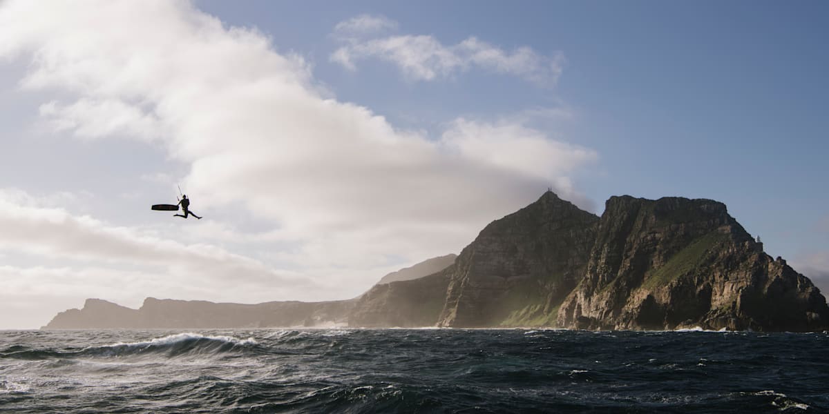 Learn how to kiteloop on a kiteboard in six steps