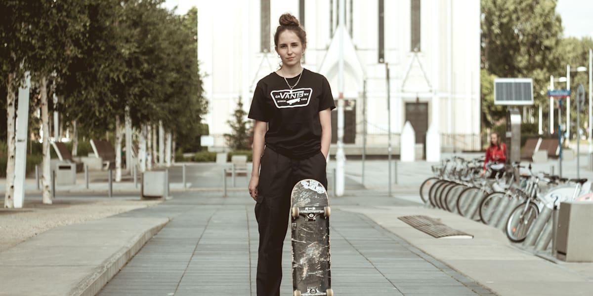 Anna Kulig - dziewczyna na deskorolce