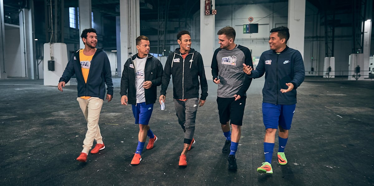 Neymar Jr quizzed by best friends ++video++ | Red Bull