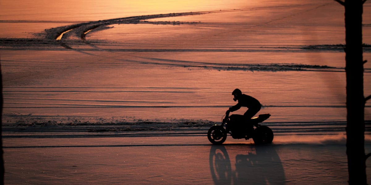 Motorbike rider Arunas Gibieza drifting on snow *video*