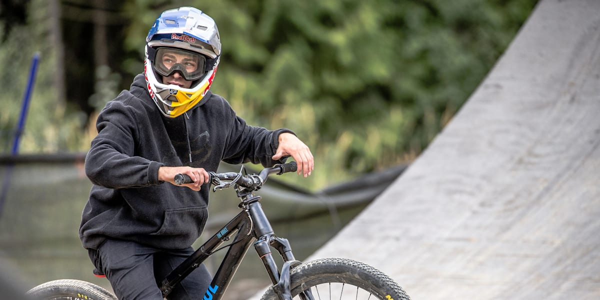 Anthony Messere i Rupert Walker - dirt video