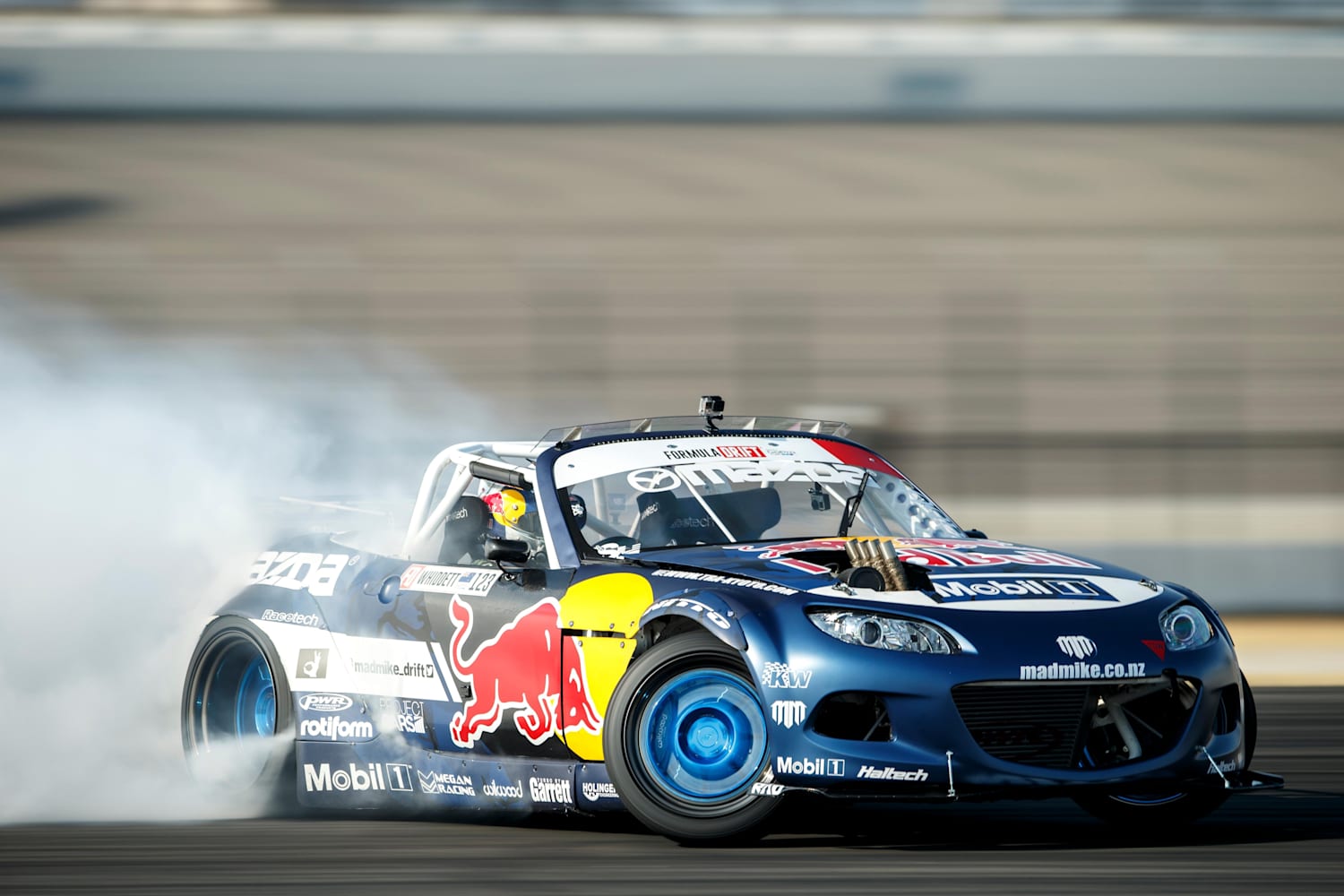 Mad Mike Whiddett RADBUL MX-5 drift *video* | Red Bull