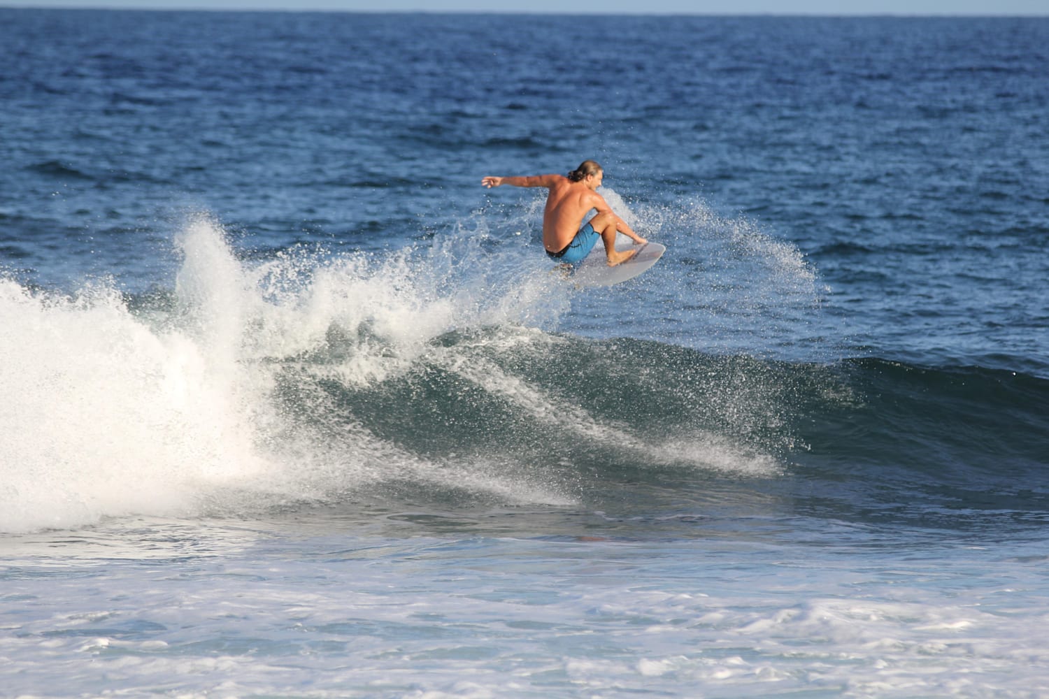 Μιλάμε με τον pro surfer Alex Maniatis