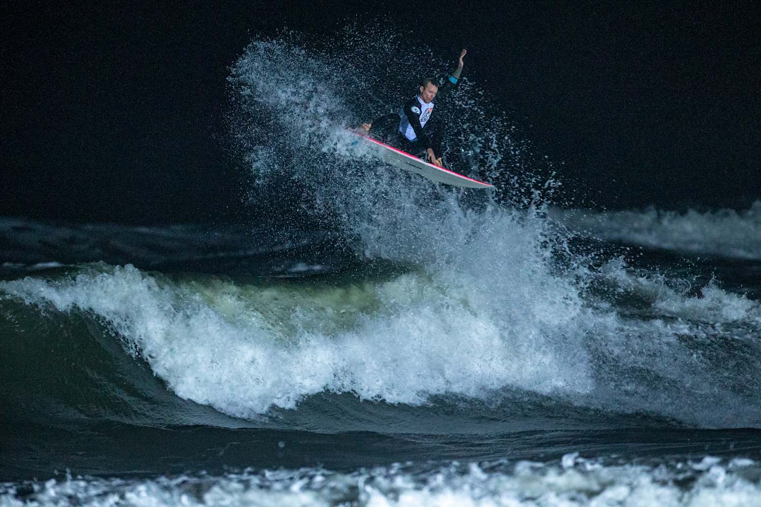Red Bull Night Riders: surf nocturno en Florida